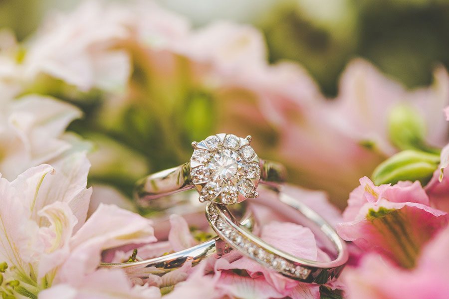 37 Beautiful Wedding Ring Pictures to Take on Your Big Day